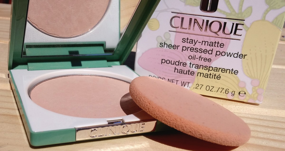 Poudre matifiante Stay-Matte Sheer Pressed Powder de Clinique - Lipig Kafé